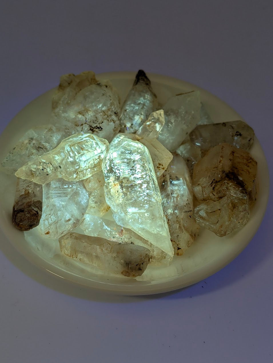 Petroleum Quartz – High-Clarity Crystals with UV-Reactive Hydrocarbon ...
